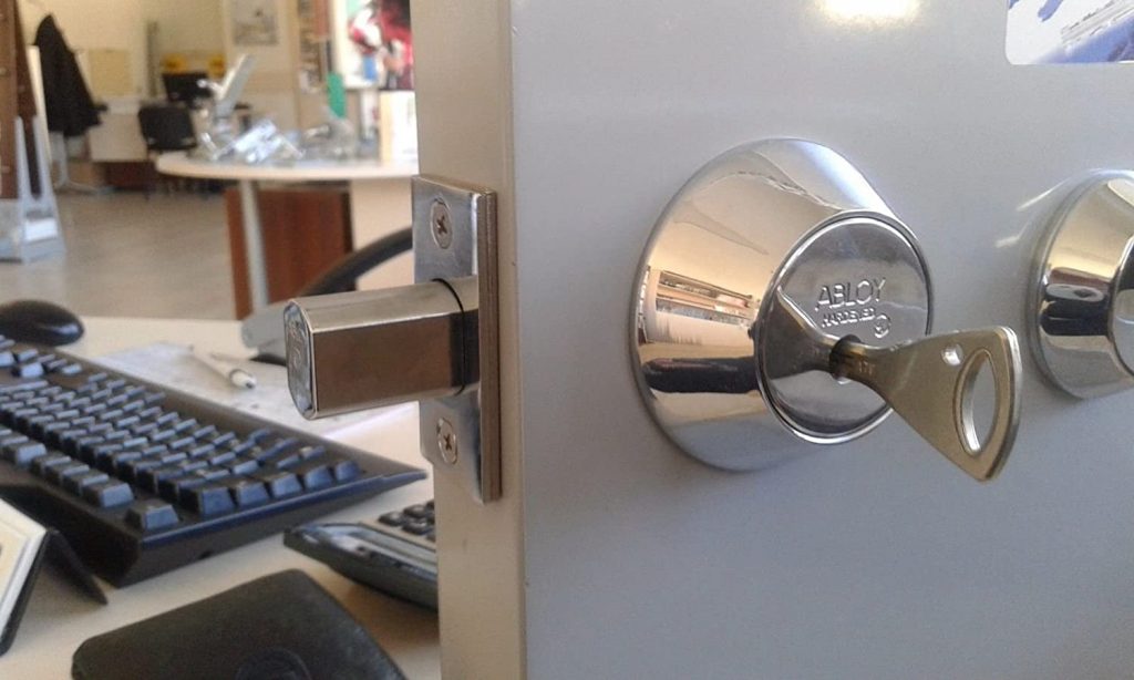 Condo & HDB Main Door Lock Replacement at Cheap Price in Singapore
